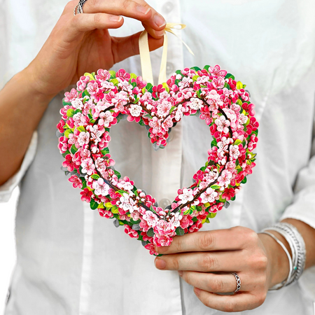 Fresh Cut Paper Flowers – Steve's Hallmark